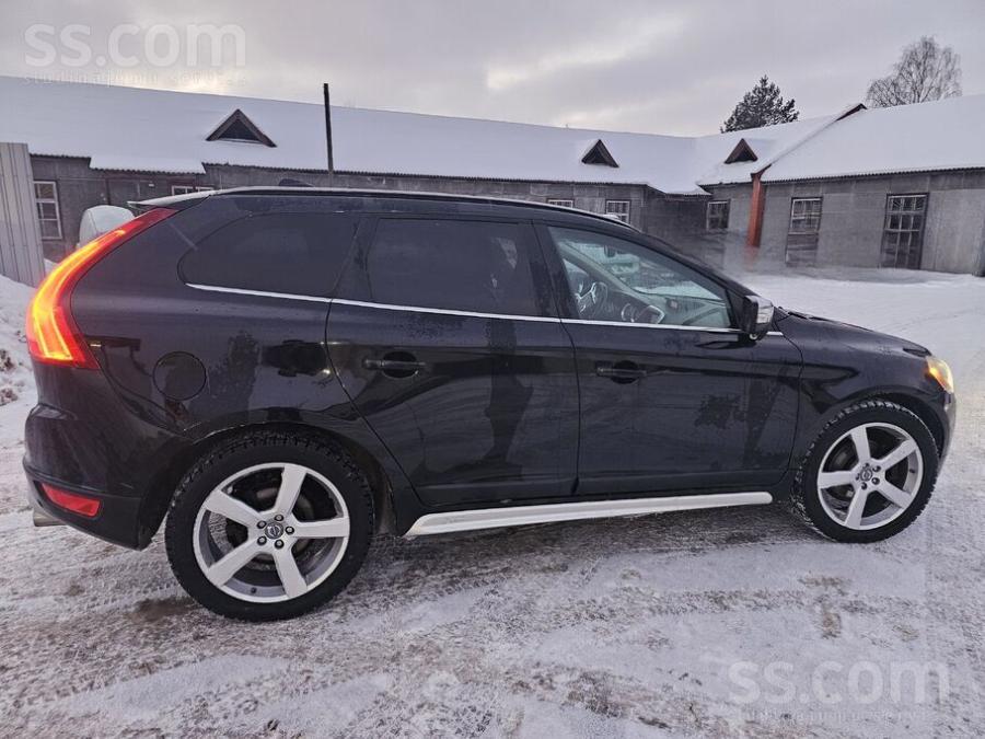 Melns Volvo XC60 2011 Preiļi, ar dzinēja tilpumu 2.40 L un nobraukumu 273 tūkst. km par 10100 €, foto 1 vietnē AUTOMOTO.COM.LV