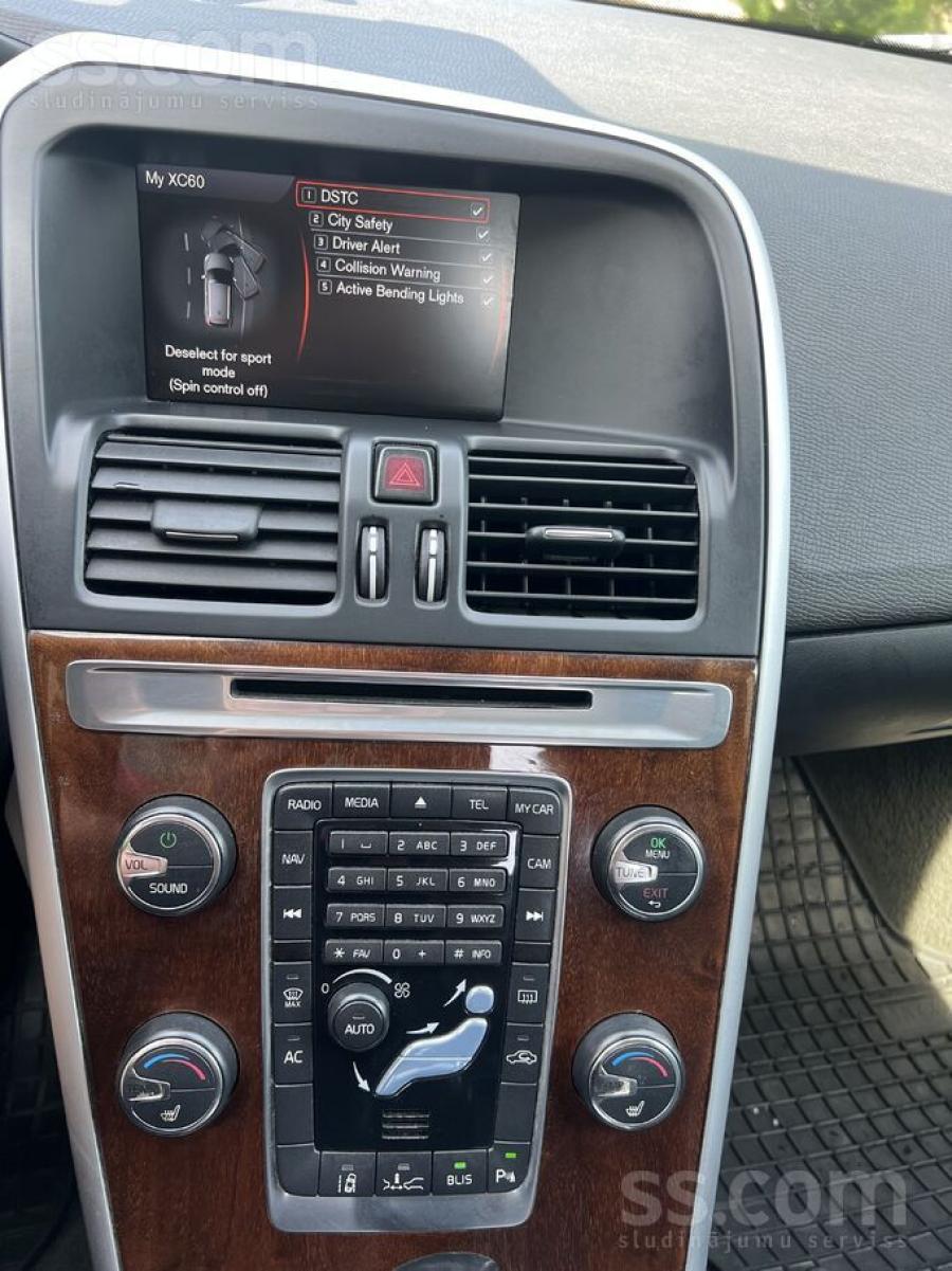 Melns Volvo XC60 2011 Rīga, ar dzinēja tilpumu 2.00 L un nobraukumu 365 tūkst. km par 6200 €, foto 4 vietnē AUTOMOTO.COM.LV