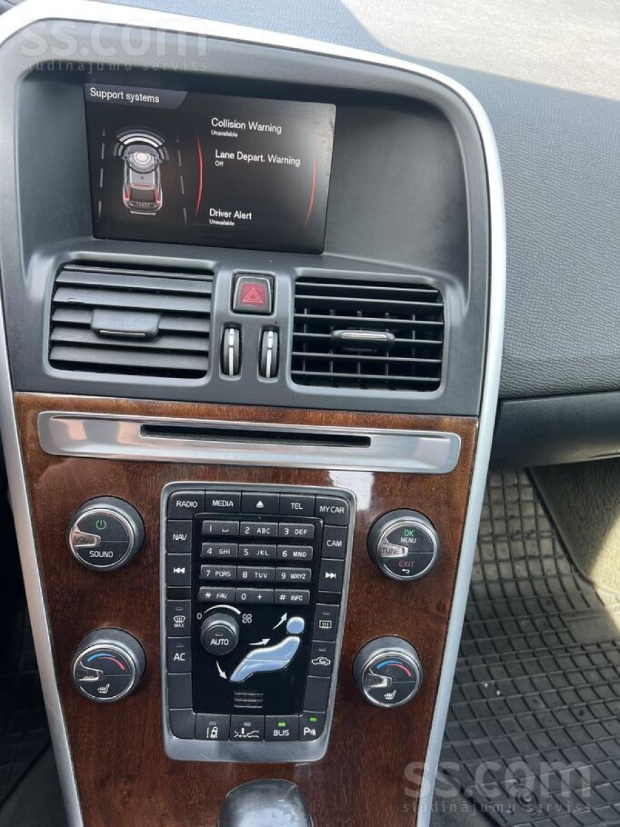 Melns Volvo XC60 2011 Rīga, ar dzinēja tilpumu 2.00 L un nobraukumu 365 tūkst. km par 6200 €, foto 8 vietnē AUTOMOTO.COM.LV