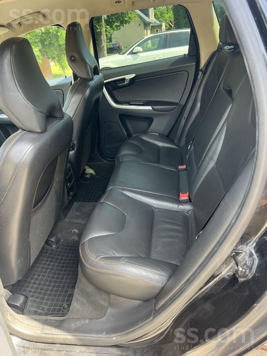 Melns Volvo XC60 2011 Rīga, ar dzinēja tilpumu 2.00 L un nobraukumu 365 tūkst. km par 6200 €, foto 9 vietnē AUTOMOTO.COM.LV