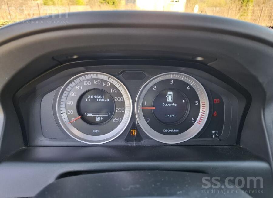 Melns Volvo XC60 2011 Valmiera, ar dzinēja tilpumu 2.40 L un nobraukumu 264 tūkst. km par 7800 €, foto 7 vietnē AUTOMOTO.COM.LV