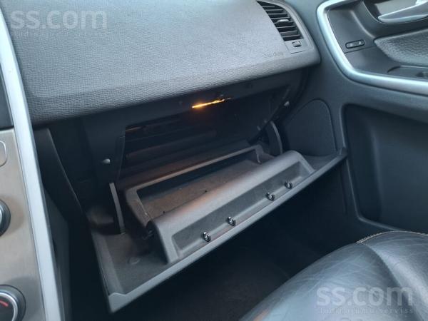 Black Volvo XC60 2011 in Valmiera, with an engine capacity of 2.40 L and mileage of 264 thousand km for 7800 €, photo 9 on AUTOMOTO.COM.LV