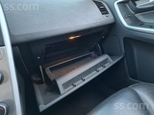 Melns Volvo XC60 2011 Valmiera, ar dzinēja tilpumu 2.40 L un nobraukumu 264 tūkst. km par 7800 €, foto 10 vietnē AUTOMOTO.COM.LV