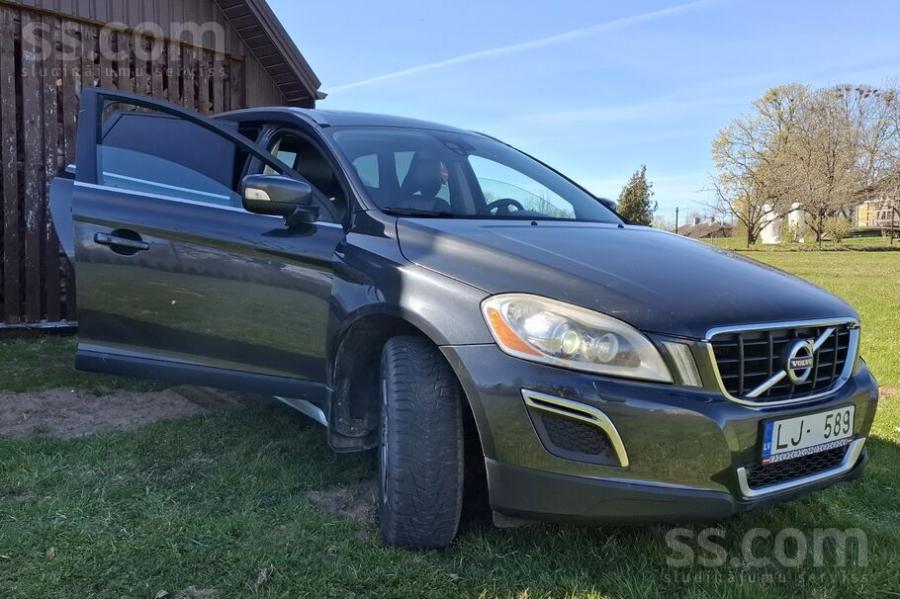 Melns Volvo XC60 2011 Valmiera, ar dzinēja tilpumu 2.40 L un nobraukumu 264 tūkst. km par 7800 €, foto 11 vietnē AUTOMOTO.COM.LV