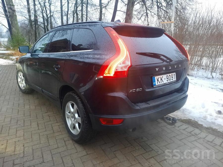 Melns Volvo XC60 2011 Valmiera, ar dzinēja tilpumu 2.00 L un nobraukumu 356 tūkst. km par 8950 €, foto 4 vietnē AUTOMOTO.COM.LV