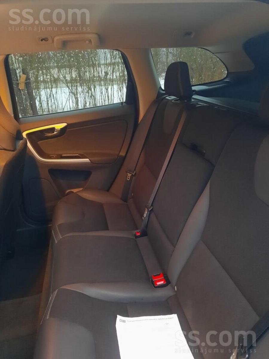 Melns Volvo XC60 2011 Valmiera, ar dzinēja tilpumu 2.00 L un nobraukumu 356 tūkst. km par 8950 €, foto 6 vietnē AUTOMOTO.COM.LV