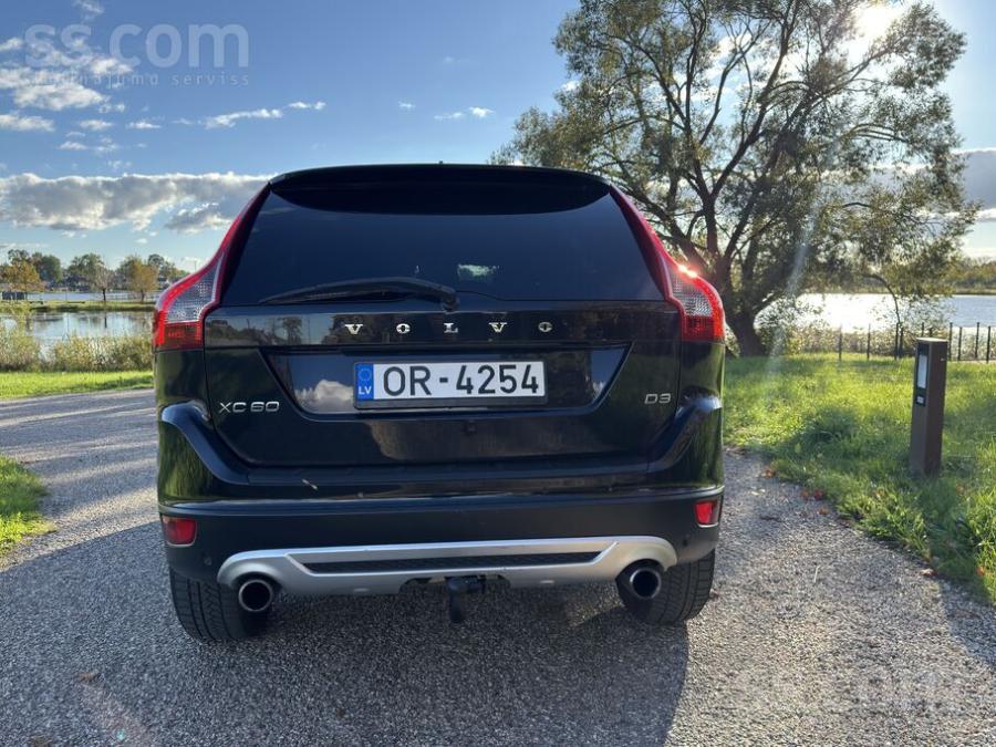 Black Volvo XC60 2011 in Rezekne, with an engine capacity of 2.00 L and mileage of 315 thousand km for 8900 €, photo 7 on AUTOMOTO.COM.LV
