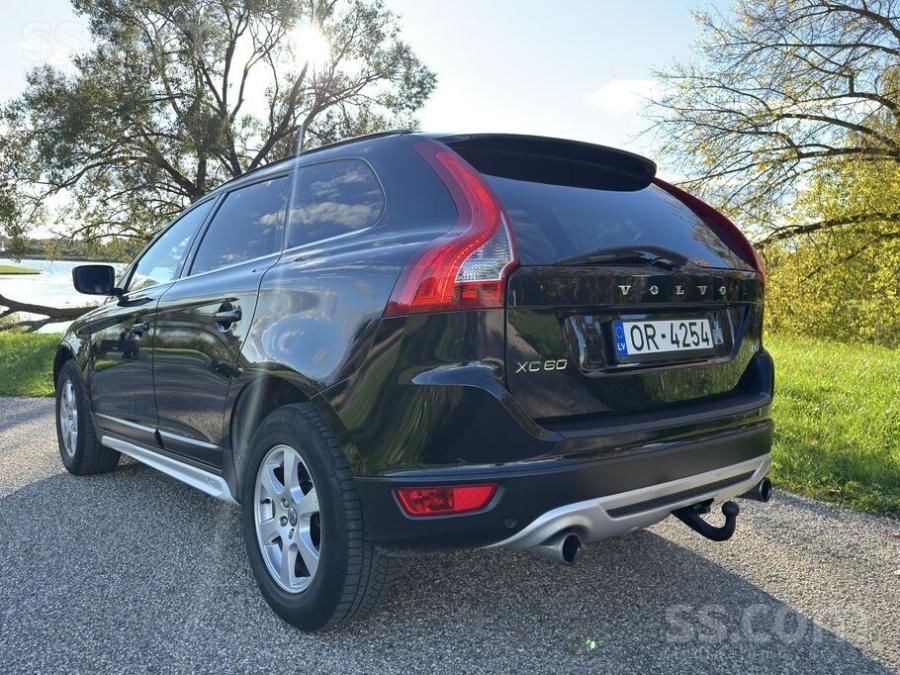 Black Volvo XC60 2011 in Rezekne, with an engine capacity of 2.00 L and mileage of 315 thousand km for 8900 €, photo 8 on AUTOMOTO.COM.LV