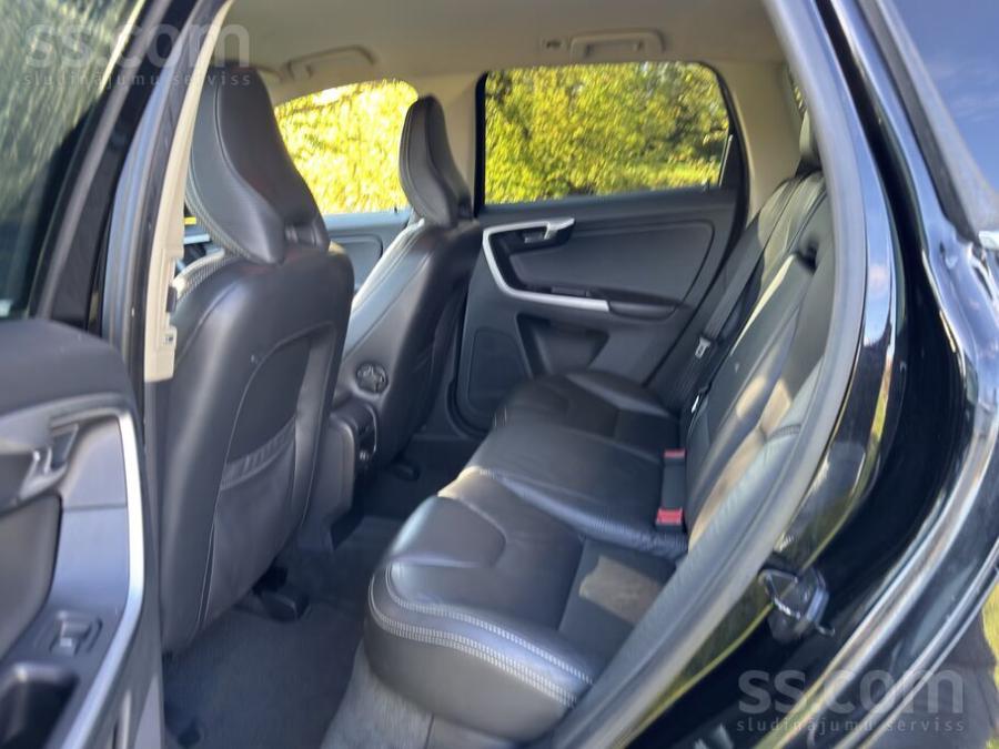 Black Volvo XC60 2011 in Rezekne, with an engine capacity of 2.00 L and mileage of 315 thousand km for 8900 €, photo 12 on AUTOMOTO.COM.LV
