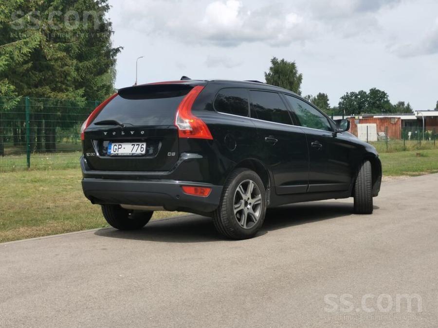 Melns Volvo XC60 2011 Rīga, ar dzinēja tilpumu 2.00 L un nobraukumu 339 tūkst. km par 6800 €, foto 1 vietnē AUTOMOTO.COM.LV