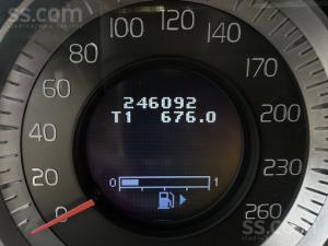 Melns Volvo XC60 2011 Talsi, ar dzinēja tilpumu 2.00 L un nobraukumu 246 tūkst. km par 10600 €, foto 13 vietnē AUTOMOTO.COM.LV