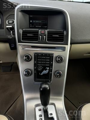 Melns Volvo XC60 2011 Talsi, ar dzinēja tilpumu 2.00 L un nobraukumu 246 tūkst. km par 10600 €, foto 14 vietnē AUTOMOTO.COM.LV
