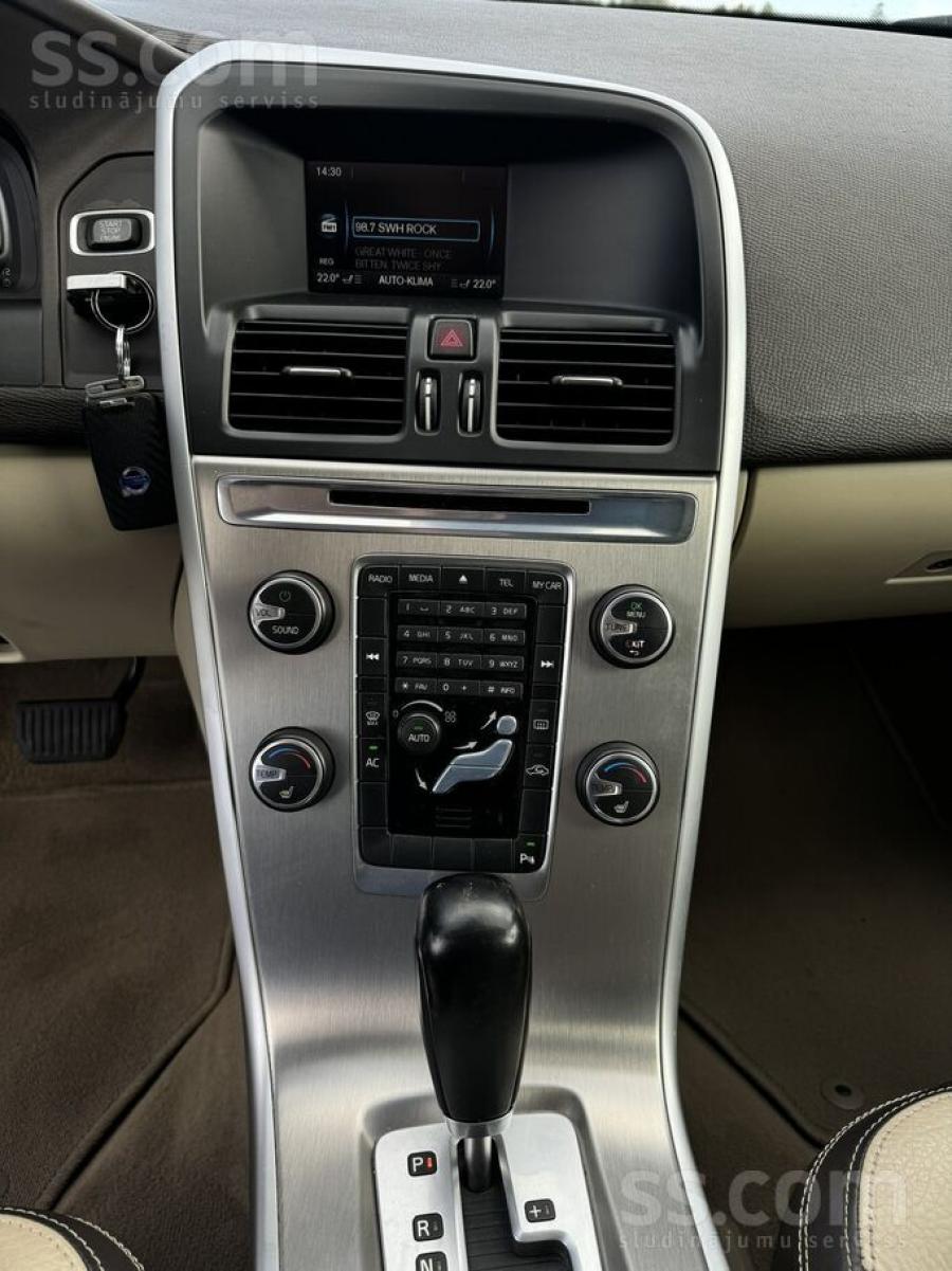 Melns Volvo XC60 2011 Talsi, ar dzinēja tilpumu 2.00 L un nobraukumu 246 tūkst. km par 10600 €, foto 14 vietnē AUTOMOTO.COM.LV