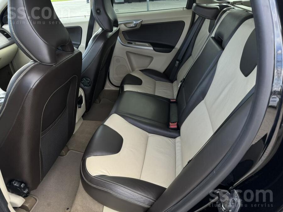 Melns Volvo XC60 2011 Talsi, ar dzinēja tilpumu 2.00 L un nobraukumu 246 tūkst. km par 10600 €, foto 17 vietnē AUTOMOTO.COM.LV