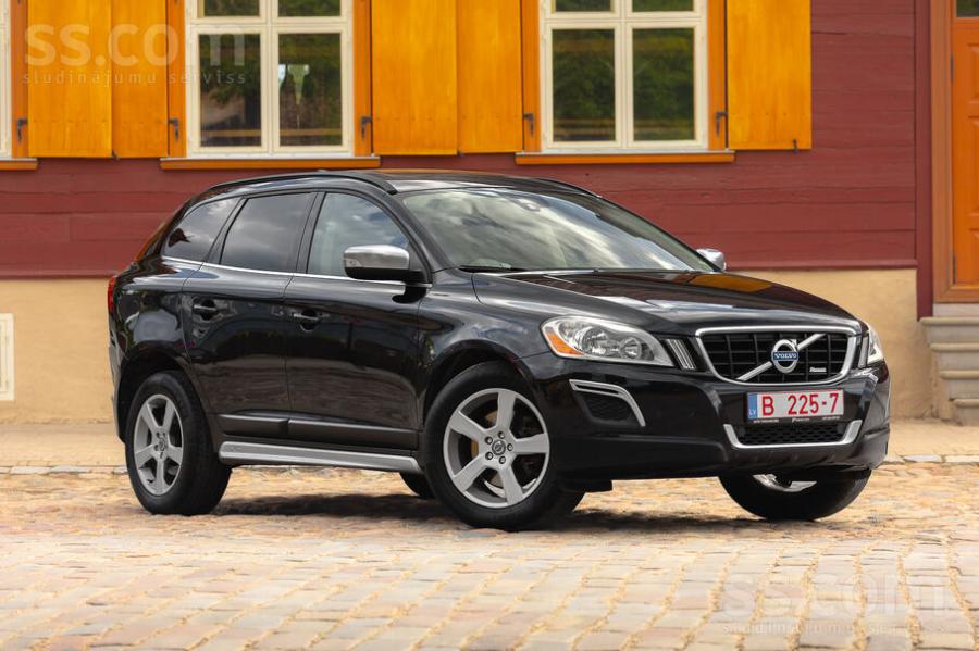 Black Volvo XC60 2011 in Jelgava, with an engine capacity of 2.40 L and mileage of 255 thousand km for 9990 €, photo 3 on AUTOMOTO.COM.LV