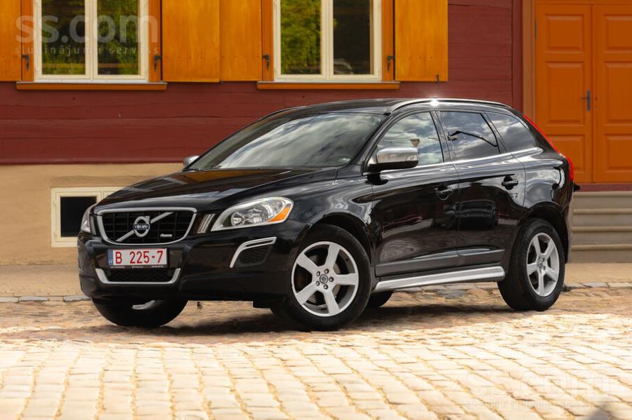 Black Volvo XC60 2011 in Jelgava, with an engine capacity of 2.40 L and mileage of 255 thousand km for 9990 €, photo 4 on AUTOMOTO.COM.LV