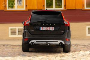 Black Volvo XC60 2011 in Jelgava, with an engine capacity of 2.40 L and mileage of 255 thousand km for 9990 €, photo 5 on AUTOMOTO.COM.LV