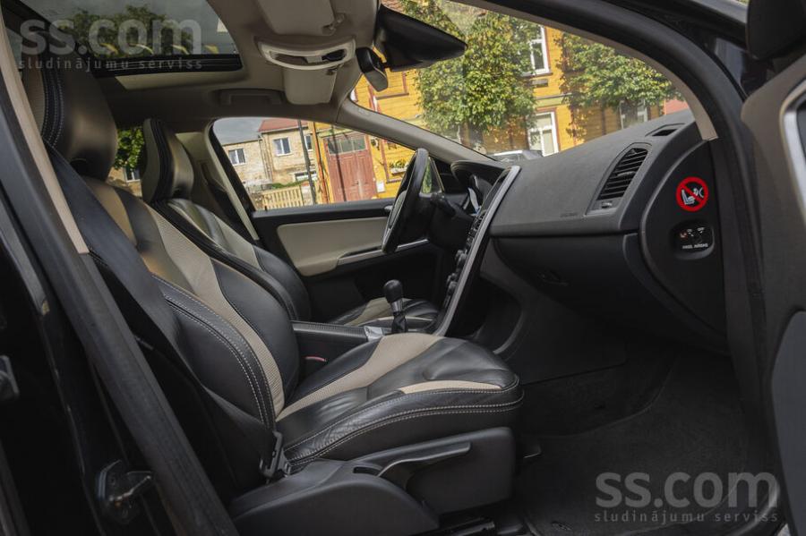 Black Volvo XC60 2011 in Jelgava, with an engine capacity of 2.40 L and mileage of 255 thousand km for 9990 €, photo 8 on AUTOMOTO.COM.LV