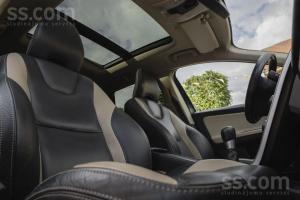 Black Volvo XC60 2011 in Jelgava, with an engine capacity of 2.40 L and mileage of 255 thousand km for 9990 €, photo 9 on AUTOMOTO.COM.LV