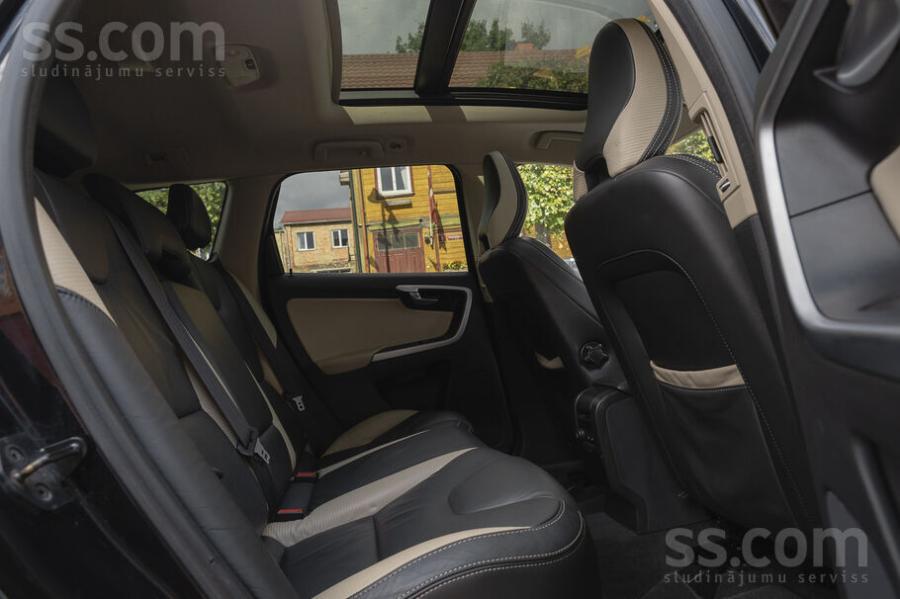 Black Volvo XC60 2011 in Jelgava, with an engine capacity of 2.40 L and mileage of 255 thousand km for 9990 €, photo 10 on AUTOMOTO.COM.LV