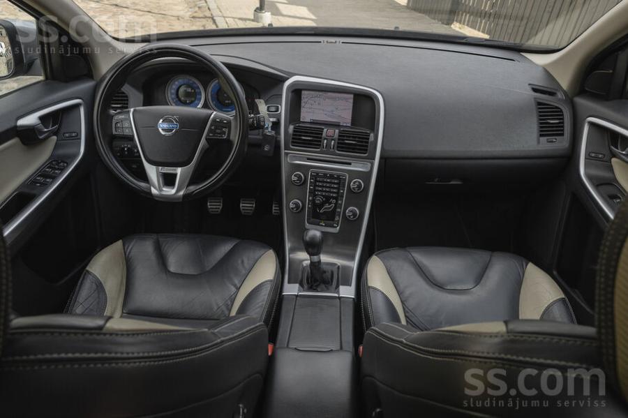 Black Volvo XC60 2011 in Jelgava, with an engine capacity of 2.40 L and mileage of 255 thousand km for 9990 €, photo 11 on AUTOMOTO.COM.LV