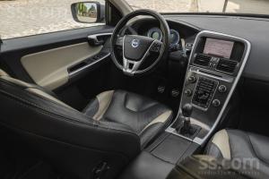 Black Volvo XC60 2011 in Jelgava, with an engine capacity of 2.40 L and mileage of 255 thousand km for 9990 €, photo 12 on AUTOMOTO.COM.LV