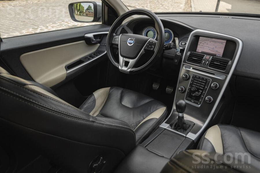 Black Volvo XC60 2011 in Jelgava, with an engine capacity of 2.40 L and mileage of 255 thousand km for 9990 €, photo 12 on AUTOMOTO.COM.LV