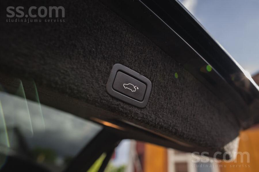 Black Volvo XC60 2011 in Jelgava, with an engine capacity of 2.40 L and mileage of 255 thousand km for 9990 €, photo 15 on AUTOMOTO.COM.LV