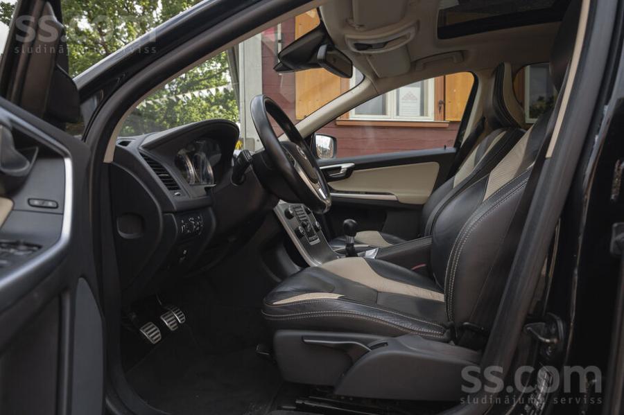 Black Volvo XC60 2011 in Jelgava, with an engine capacity of 2.40 L and mileage of 255 thousand km for 9990 €, photo 16 on AUTOMOTO.COM.LV