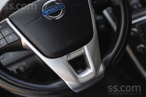 Black Volvo XC60 2011 in Jelgava, with an engine capacity of 2.40 L and mileage of 255 thousand km for 9990 €, photo 21 on AUTOMOTO.COM.LV