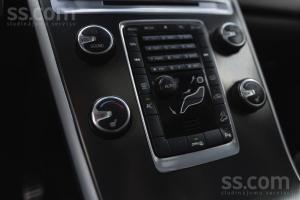 Black Volvo XC60 2011 in Jelgava, with an engine capacity of 2.40 L and mileage of 255 thousand km for 9990 €, photo 22 on AUTOMOTO.COM.LV