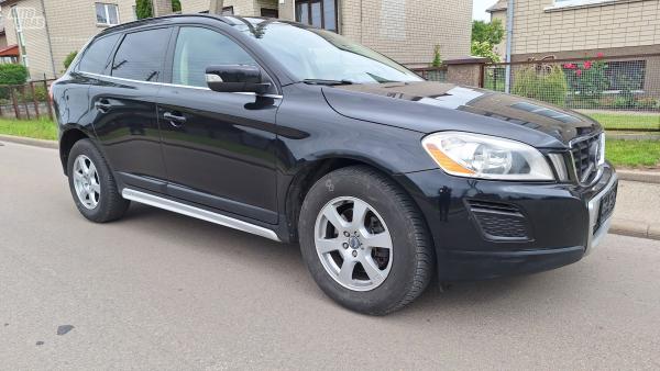Black Volvo XC60 2011 in Marijampole, with an engine capacity of 2.40 L and mileage of 289 thousand km for 7900 €, photo 5 on AUTOMOTO.COM.LV