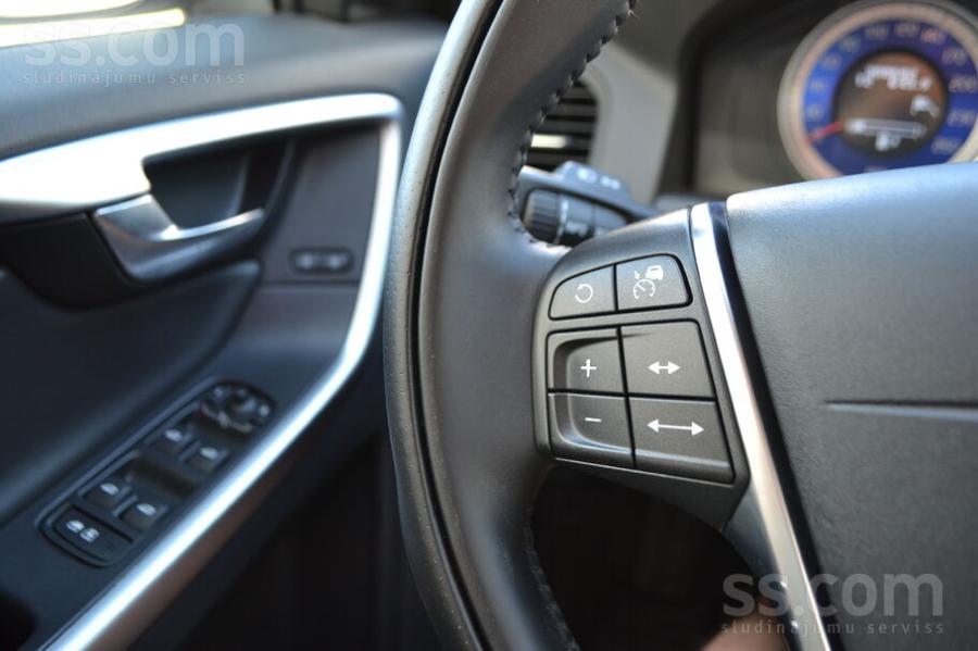 Melns Volvo XC60 2011 Rīga, ar dzinēja tilpumu 2.40 L un nobraukumu 308 tūkst. km par 8950 €, foto 22 vietnē AUTOMOTO.COM.LV