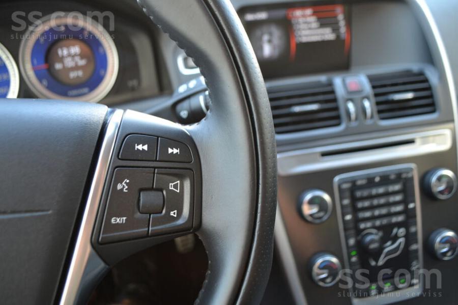Melns Volvo XC60 2011 Rīga, ar dzinēja tilpumu 2.40 L un nobraukumu 308 tūkst. km par 8950 €, foto 23 vietnē AUTOMOTO.COM.LV