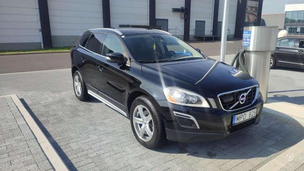 Black Volvo XC60 2011 in Marijampole, with an engine capacity of 2.40 L and mileage of 329 thousand km for 6800 €, photo 1 on AUTOMOTO.COM.LV