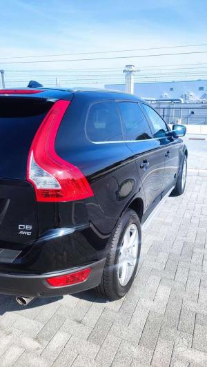Melns Volvo XC60 2011 Marijampole, ar dzinēja tilpumu 2.40 L un nobraukumu 329 tūkst. km par 6800 €, foto 3 vietnē AUTOMOTO.COM.LV