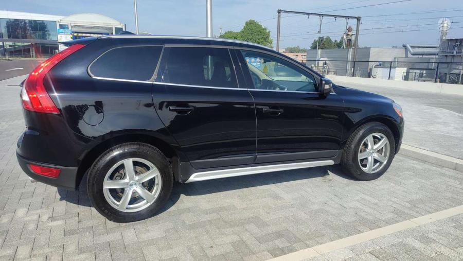 Melns Volvo XC60 2011 Marijampole, ar dzinēja tilpumu 2.40 L un nobraukumu 329 tūkst. km par 6800 €, foto 4 vietnē AUTOMOTO.COM.LV