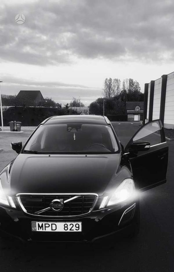 Black Volvo XC60 2011 in Marijampole, with an engine capacity of 2.40 L and mileage of 329 thousand km for 6800 €, photo 4 on AUTOMOTO.COM.LV