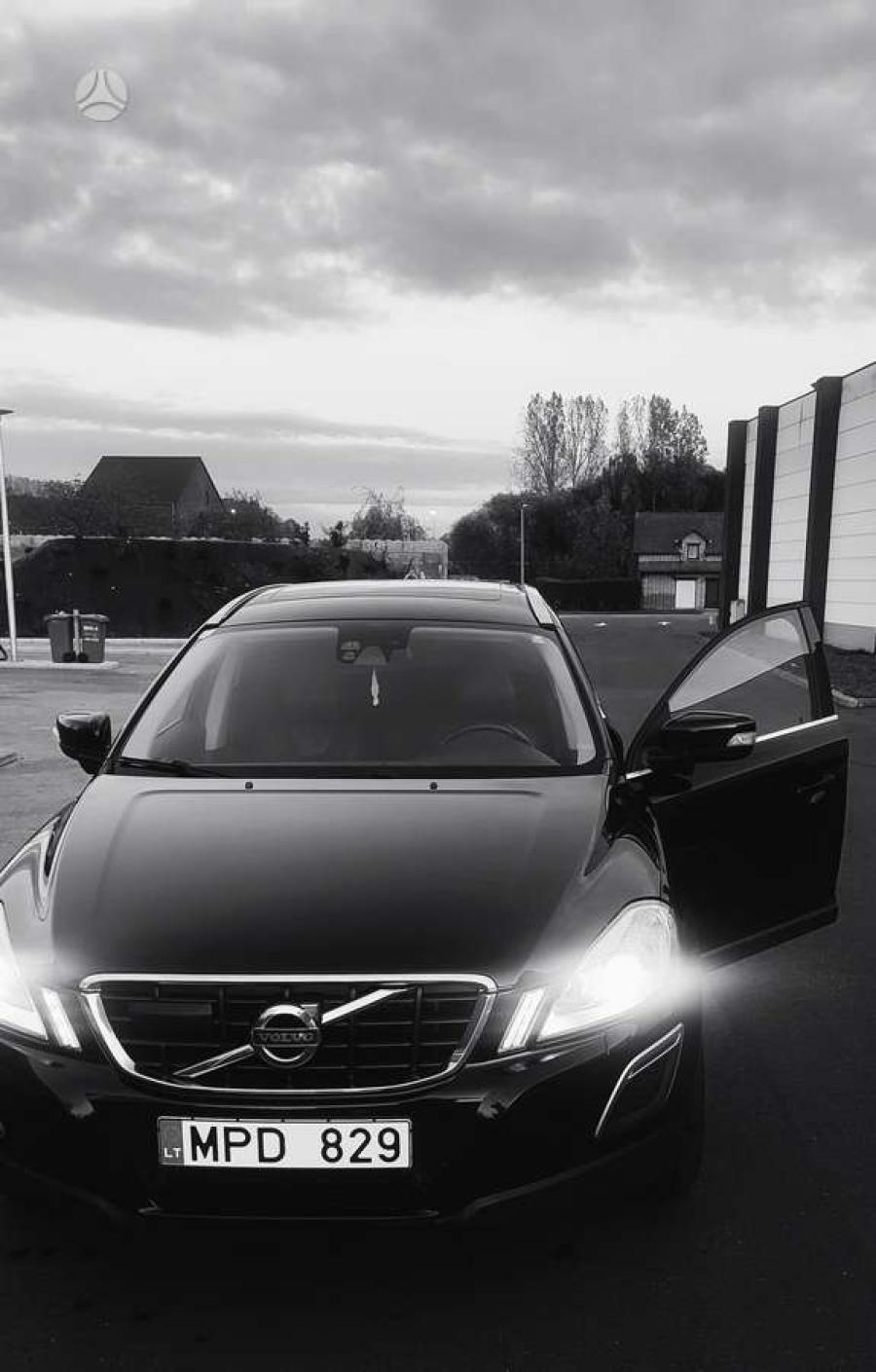 Melns Volvo XC60 2011 Marijampole, ar dzinēja tilpumu 2.40 L un nobraukumu 329 tūkst. km par 6800 €, foto 5 vietnē AUTOMOTO.COM.LV