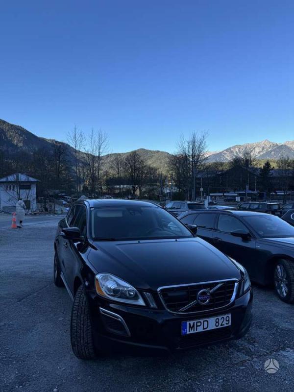 Black Volvo XC60 2011 in Marijampole, with an engine capacity of 2.40 L and mileage of 329 thousand km for 6800 €, photo 8 on AUTOMOTO.COM.LV