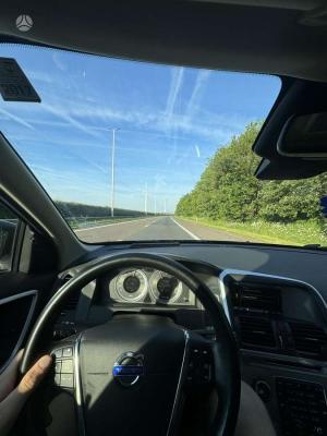 Melns Volvo XC60 2011 Marijampole, ar dzinēja tilpumu 2.40 L un nobraukumu 329 tūkst. km par 6800 €, foto 15 vietnē AUTOMOTO.COM.LV