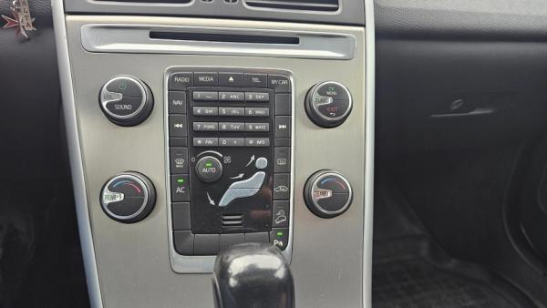 Melns Volvo XC60 2011 Rīga, ar dzinēja tilpumu 2.40 L un nobraukumu 339 tūkst. km par 7750 €, foto 10 vietnē AUTOMOTO.COM.LV