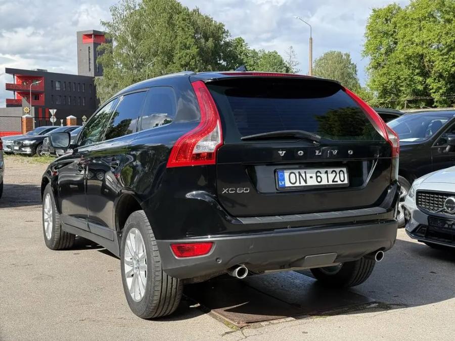 Melns Volvo XC60 2011 Rīga, ar dzinēja tilpumu 2.40 L un nobraukumu 355 tūkst. km par 6800 €, foto 4 vietnē AUTOMOTO.COM.LV