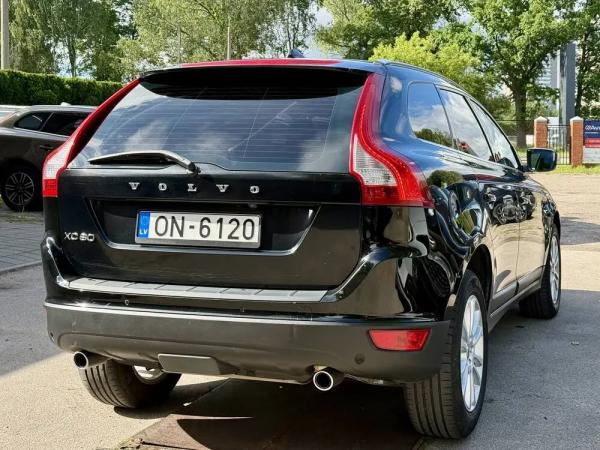 Melns Volvo XC60 2011 Rīga, ar dzinēja tilpumu 2.40 L un nobraukumu 355 tūkst. km par 6800 €, foto 4 vietnē AUTOMOTO.COM.LV