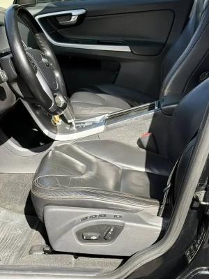 Melns Volvo XC60 2011 Rīga, ar dzinēja tilpumu 2.40 L un nobraukumu 355 tūkst. km par 6800 €, foto 6 vietnē AUTOMOTO.COM.LV