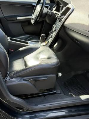 Melns Volvo XC60 2011 Rīga, ar dzinēja tilpumu 2.40 L un nobraukumu 355 tūkst. km par 6800 €, foto 7 vietnē AUTOMOTO.COM.LV