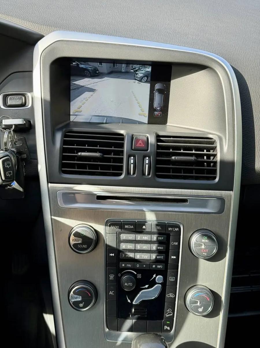 Melns Volvo XC60 2011 Rīga, ar dzinēja tilpumu 2.40 L un nobraukumu 355 tūkst. km par 6800 €, foto 10 vietnē AUTOMOTO.COM.LV