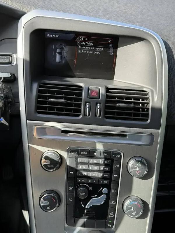Melns Volvo XC60 2011 Rīga, ar dzinēja tilpumu 2.40 L un nobraukumu 355 tūkst. km par 6800 €, foto 10 vietnē AUTOMOTO.COM.LV