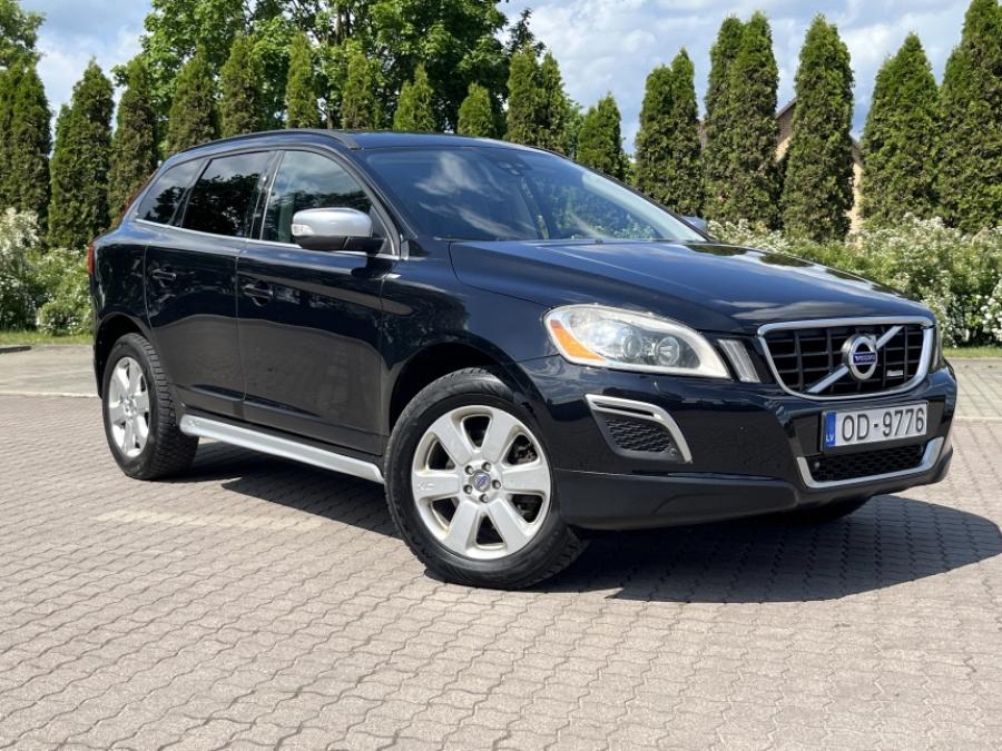 Black Volvo XC60 2011 in Riga, with an engine capacity of 2.40 L and mileage of 353 thousand km for 7990 €, photo 1 on AUTOMOTO.COM.LV
