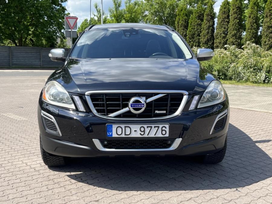 Black Volvo XC60 2011 in Riga, with an engine capacity of 2.40 L and mileage of 353 thousand km for 7990 €, photo 3 on AUTOMOTO.COM.LV